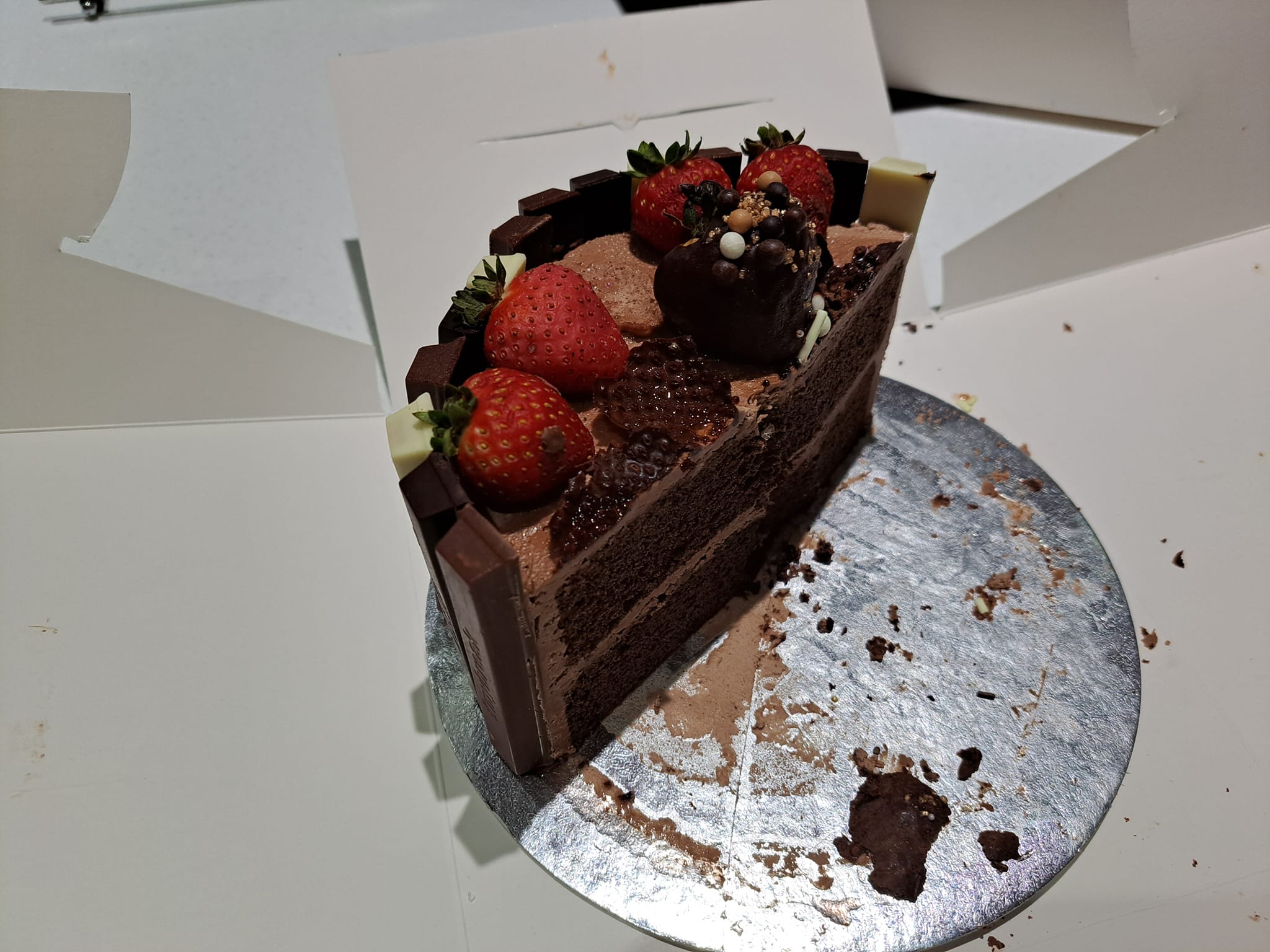 Kit Kat Cake - 6 Inch Cakes